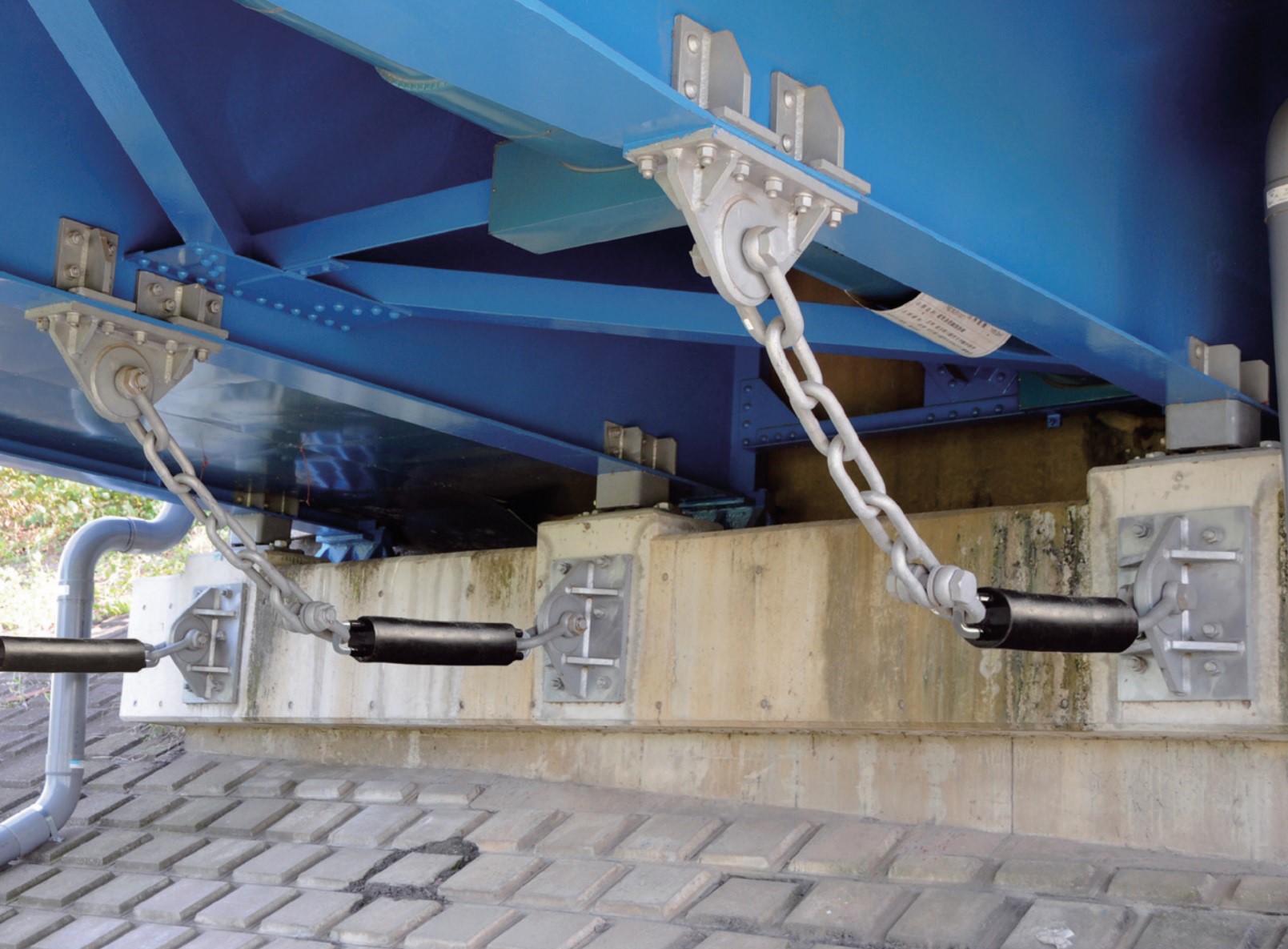 Shaken, not stirred - Bridge Design & Engineering (Bd & e)